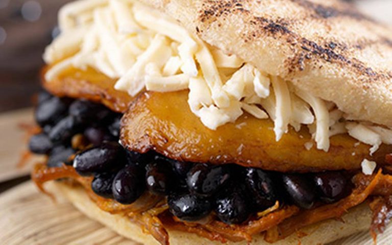 Arepas venezolanas: ingredientes, preparación, tipos, y mucho más