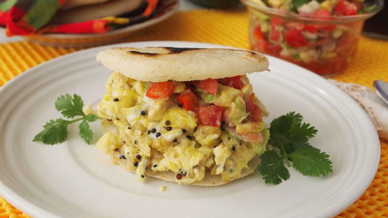 Arepas rellenas: con queso, carne molida, atún, y mucho más