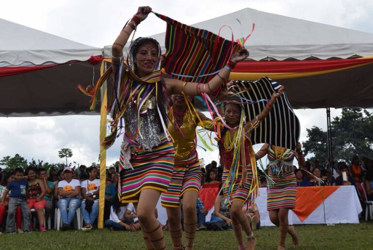 Tsáchilas: características, vestimenta, costumbres, y más